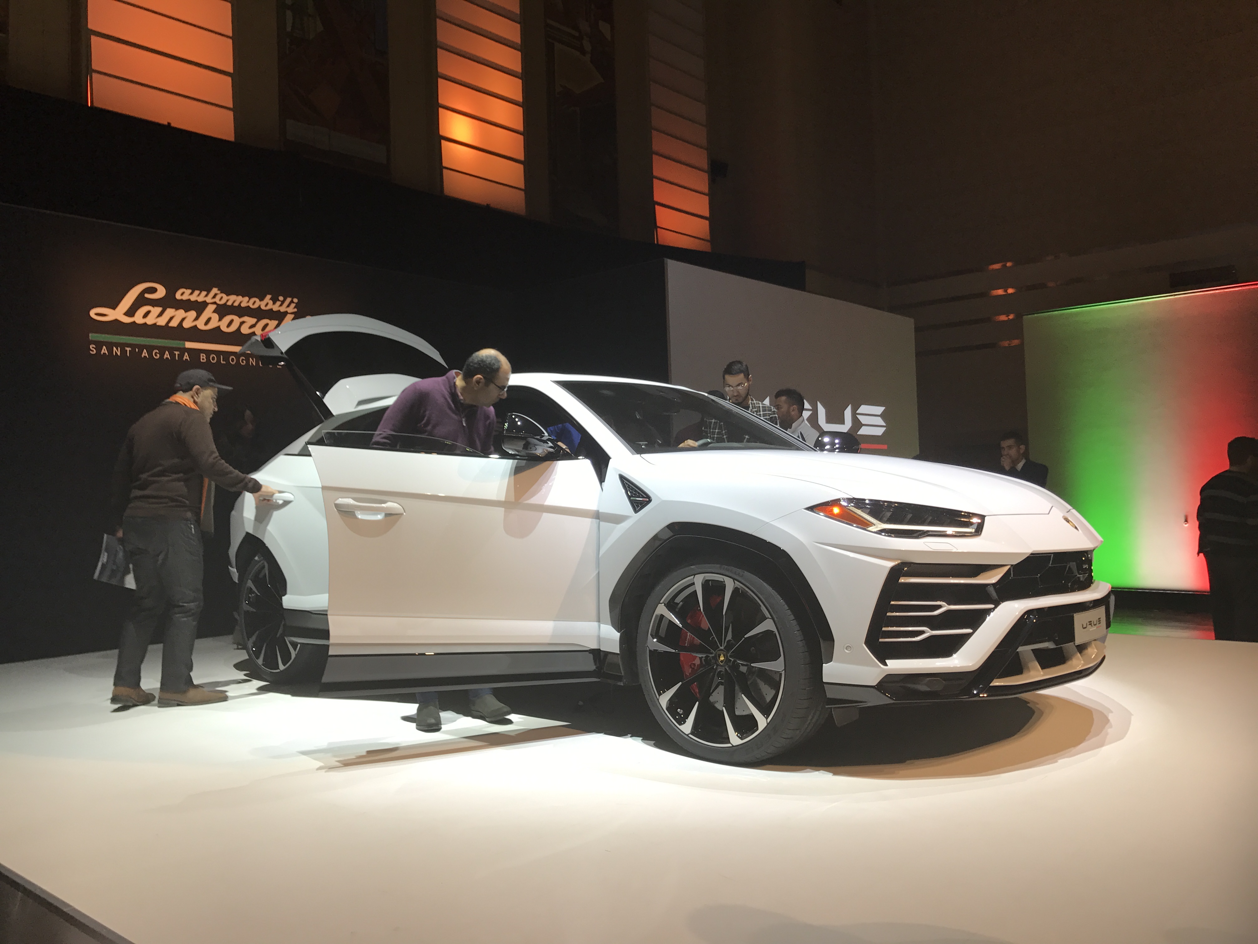 (Exterior) 2018 Lamborghini Urus - Super SUV - MoVernie on the MOVE
