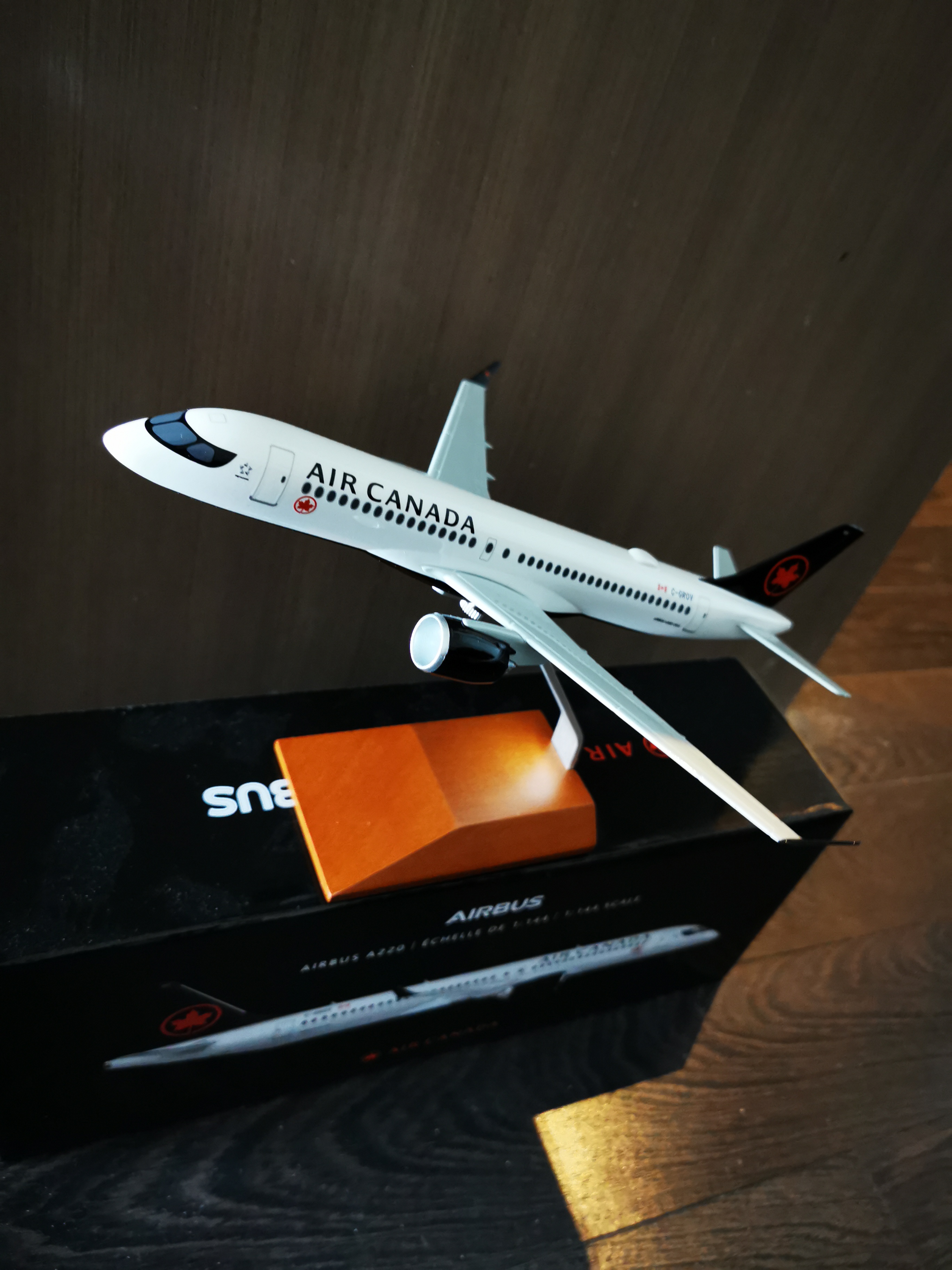 Unbox - Airbus A220 Model Plane - Air Canada - MoVernie on the MOVE