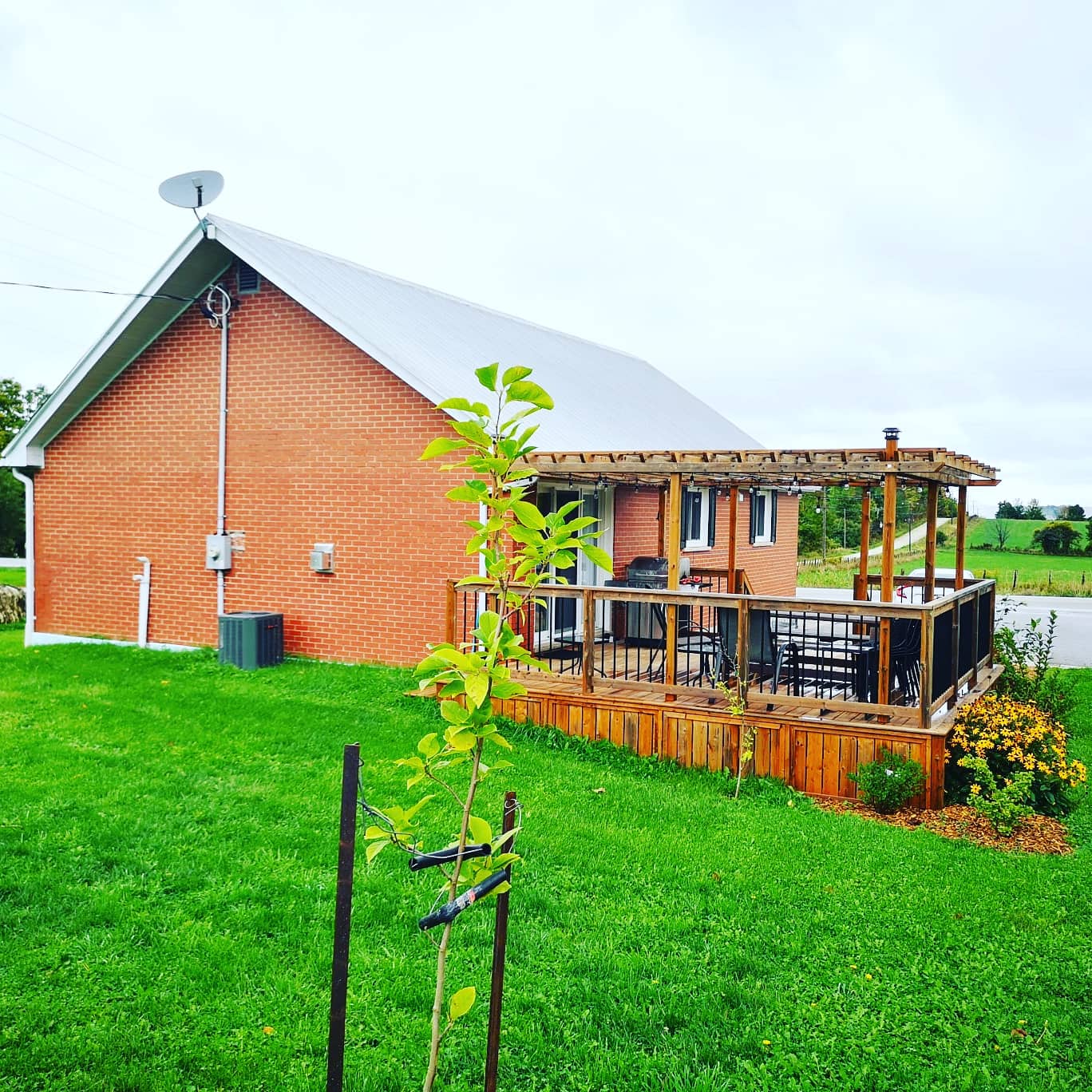 (Outside Look) Corner Cottage - Markdale, Ontario, Canada [COTTAGE ...