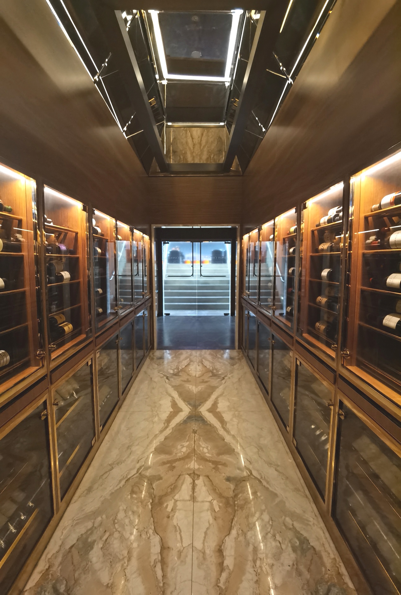 Air Canada Signature Club (Inside Scotiabank Arena) - Luxurious ...