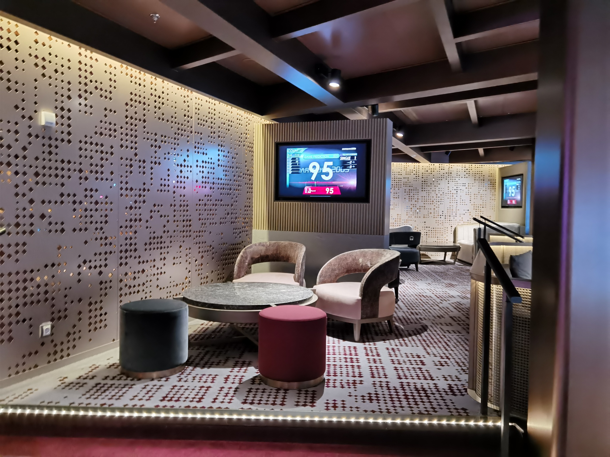 The Club [CELEBRITY BEYOND TRAVEL SERIES] - MoVernie on the MOVE