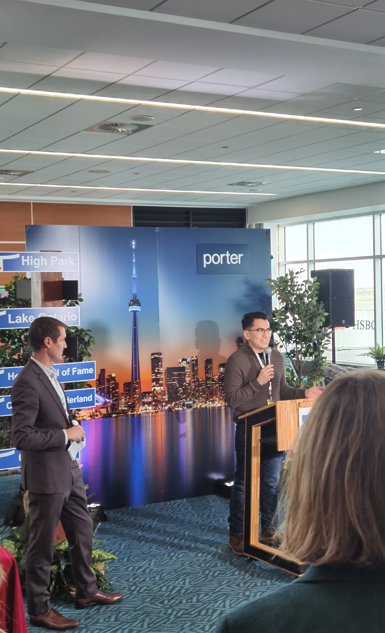 乘坐波特航空公司從溫哥華機場 (YVR) 到多倫多皮爾遜 (YYZ) [PORTER TRAVEL SERIES] - MoVernie on the MOVE