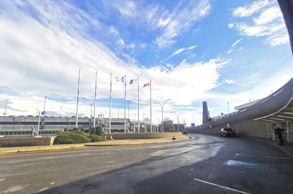 My Inaugural Flight With Porter Airlines - From Toronto Pearson (YYZ) to Vancouver International ...
