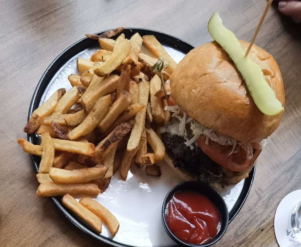 Good Food & Drinks at World's 1st NBA Courtside Restaurant - Toronto ...