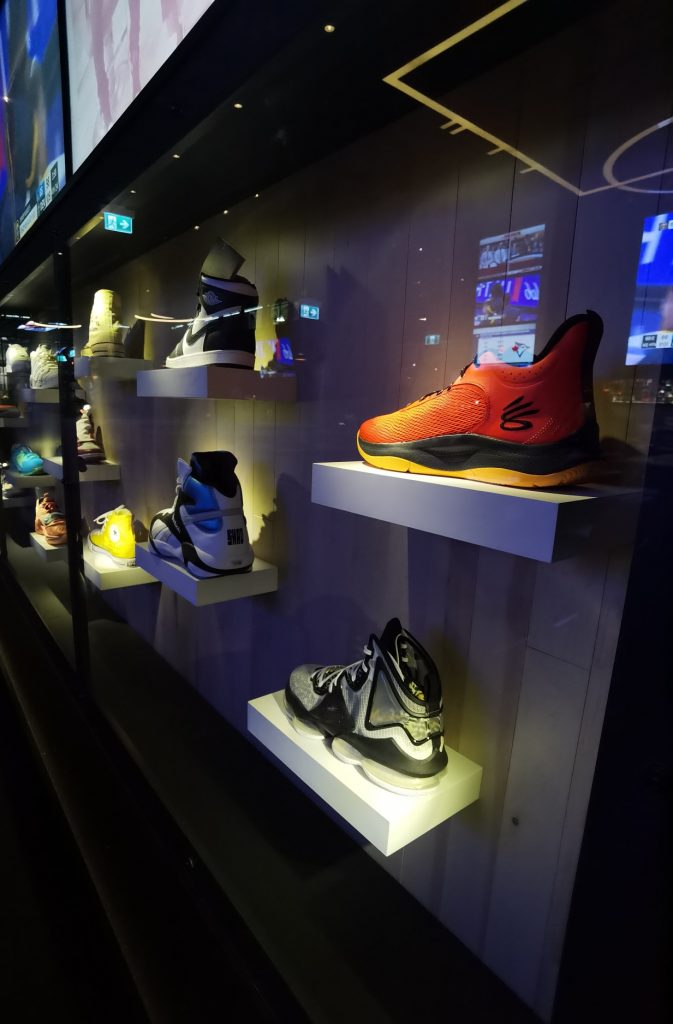 (NOW OPEN) NBA Courtside Restaurant - The world's First NBA Courtside ...