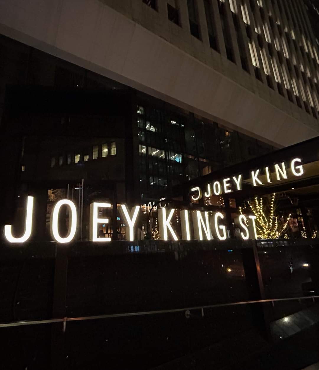 (NOW OPEN) JOEY King Street - Toronto, Ontario, Canada - MoVernie on the MOVE